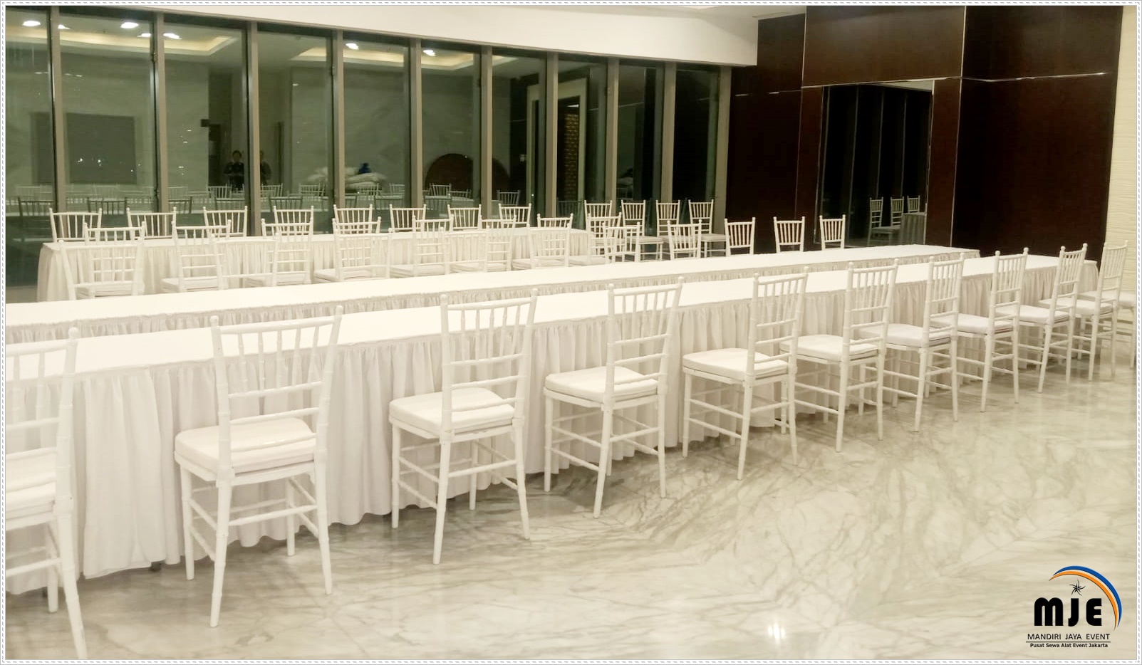 Menyewakan Kursi Tiffany Bening/Acrylic,Long Table
