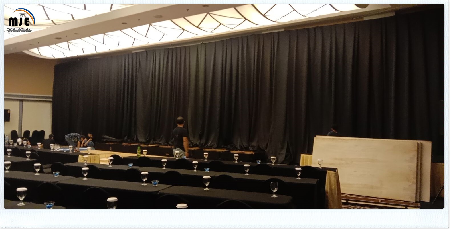 Sewa Backdrop Kain Hitam Atau Black Curtain Jakarta